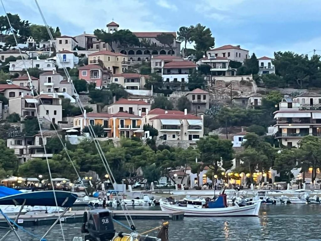 «ΠΑΡΑΛΙΟ ΑΣΤΡΟΣ Η ΑΣΤΡΟΣ ΚΥΝΟΥΡΙΑΣ» - Κοινωνικά Γραφήματα